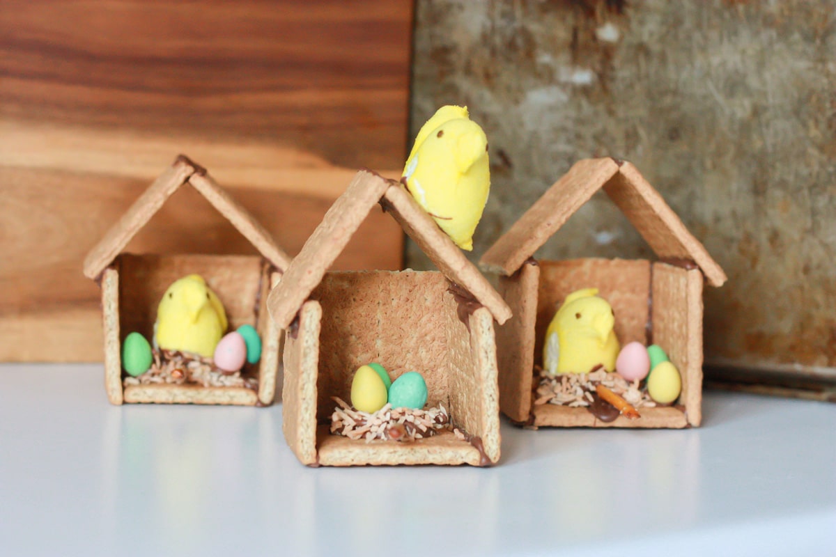 Graham Cracker Easter Birdhouses