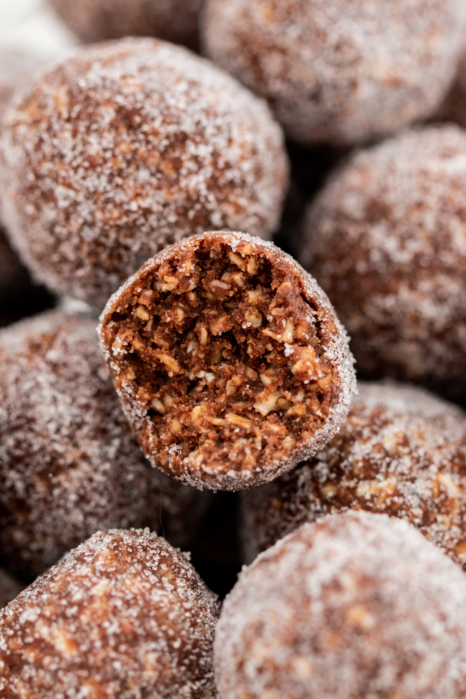 Rum Balls - super easy no bake holiday treat | Kitchen Trials