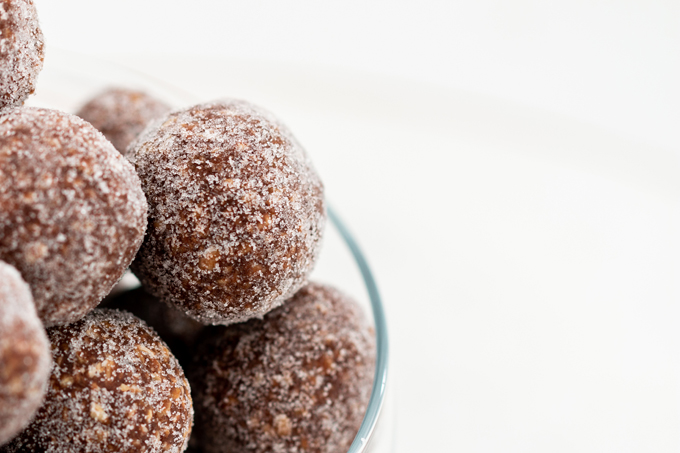 Rum Balls - super easy no bake holiday treat | Kitchen Trials